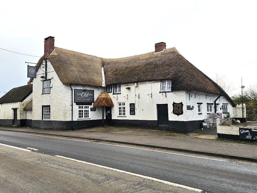 Attractive Thatched Character Devon Village Inn With 3 Bedroom ...