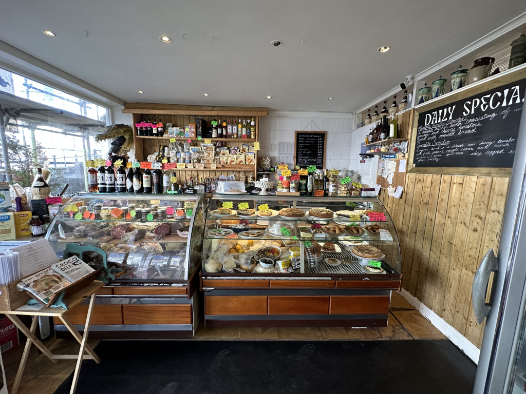 ITALIAN DELI & BISTRO WITH ALL DAY TRADE BUSY PARADE OF SHOPS SALTDEAN ...