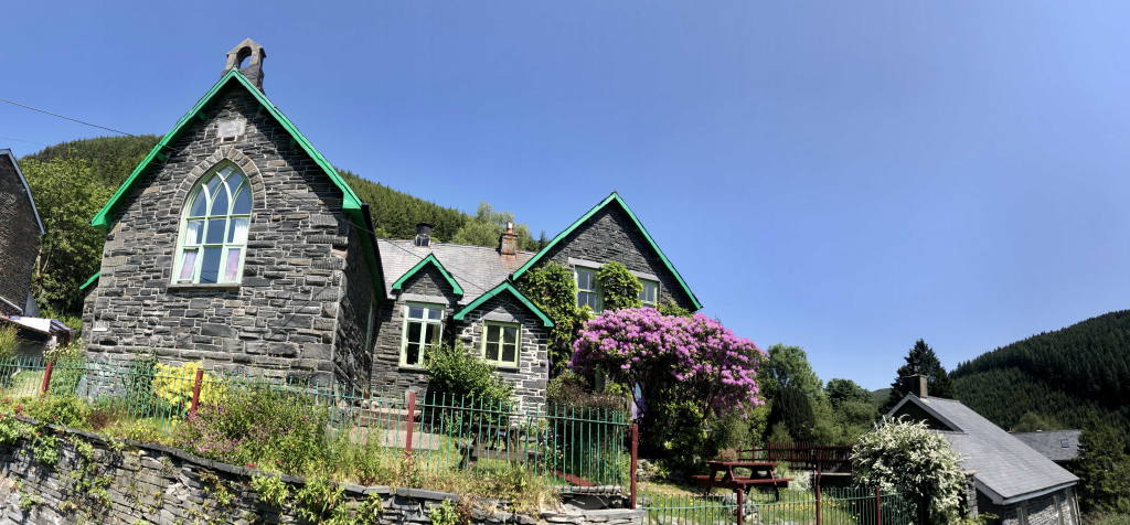 MERIONETHSHIRE - STUNNING SNOWDONIA NATIONAL PARK HOSTEL - Buy or Sell ...