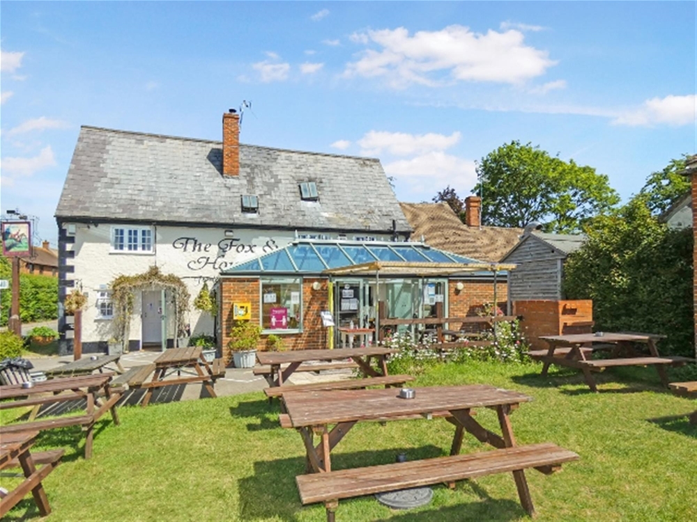 VALE OF WHITE HORSE VILLAGE 4* AA RATED INN, FREEHOUSE & RESTAURANT 4 ...