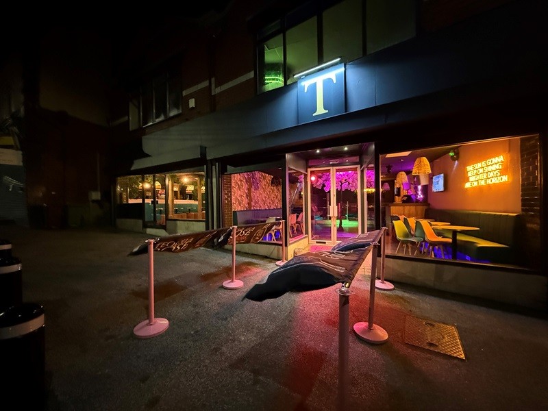 Popular & Thriving Bar For Sale - Buy or Sell a UK Business with ...