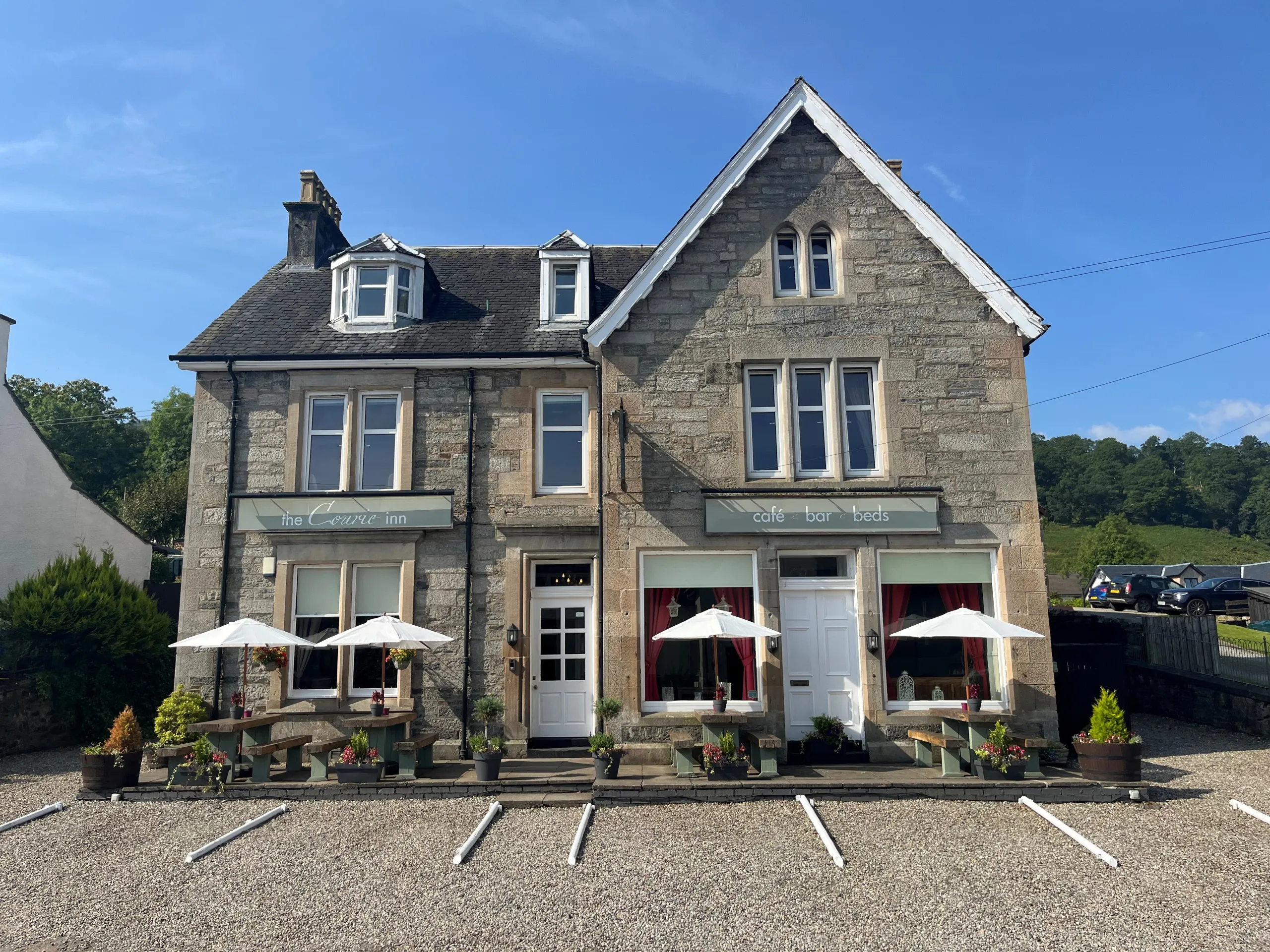 A superbly presented Hotel & Inn located in the heart of the Loch ...