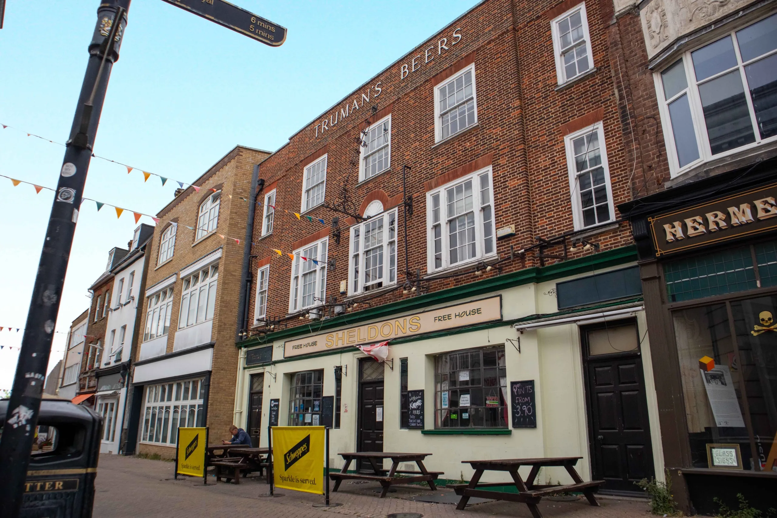KENT - TOWN CENTRE PUB WITH PLANNING FOR FOUR FLATS - Buy or Sell a UK ...